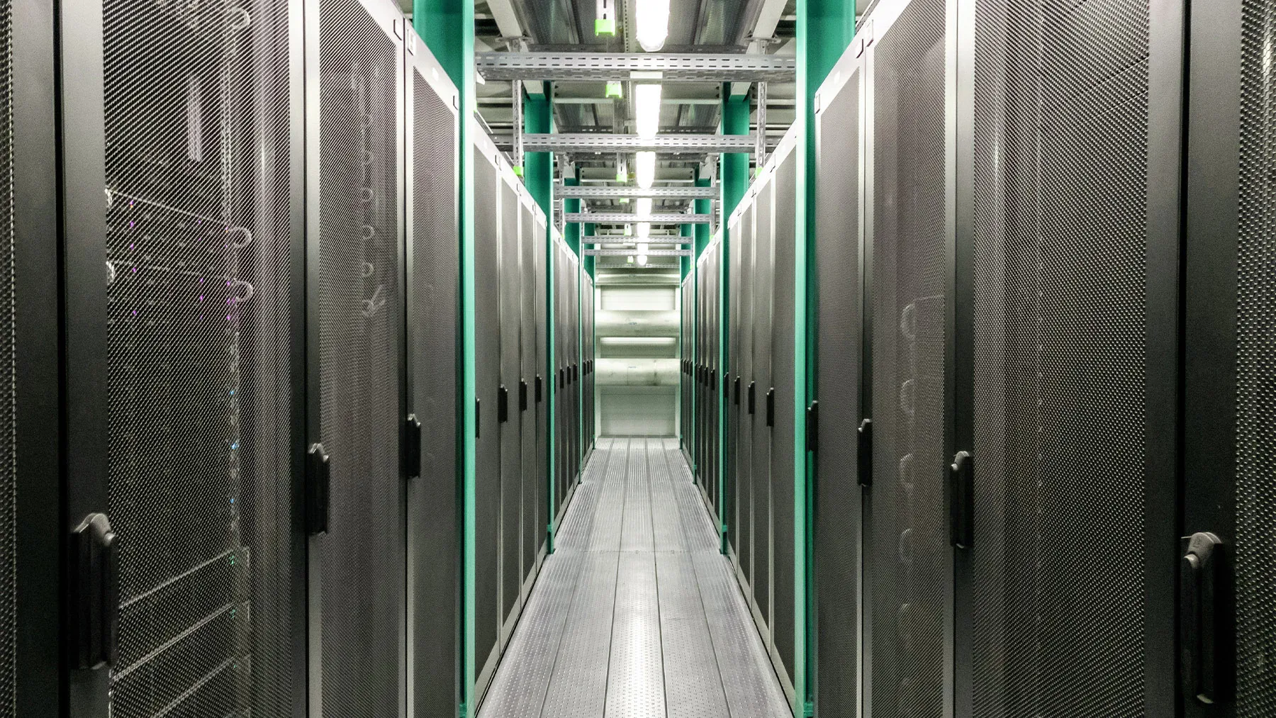 Insourcing vs Outsourcing Software Projects: A Strategic Guide